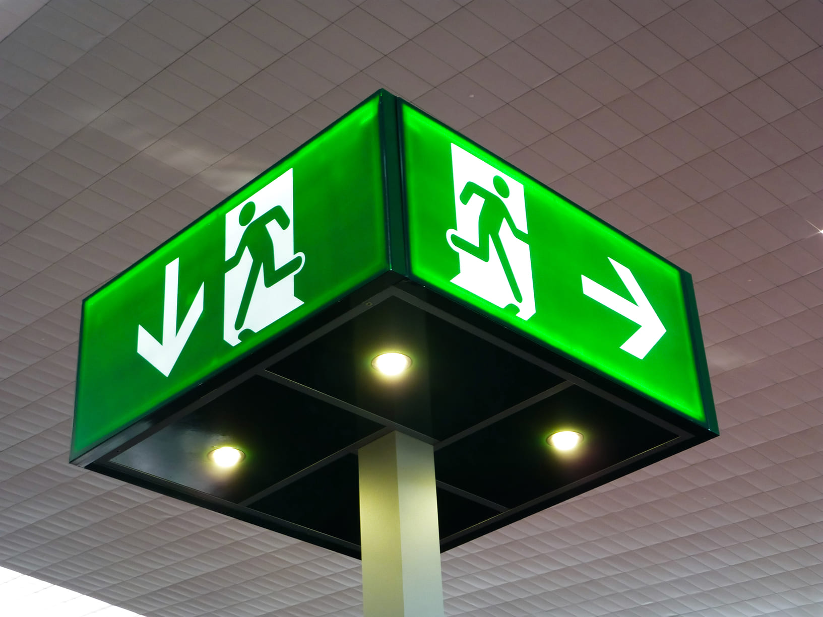Emergency exit sign - Brandveilignl.com