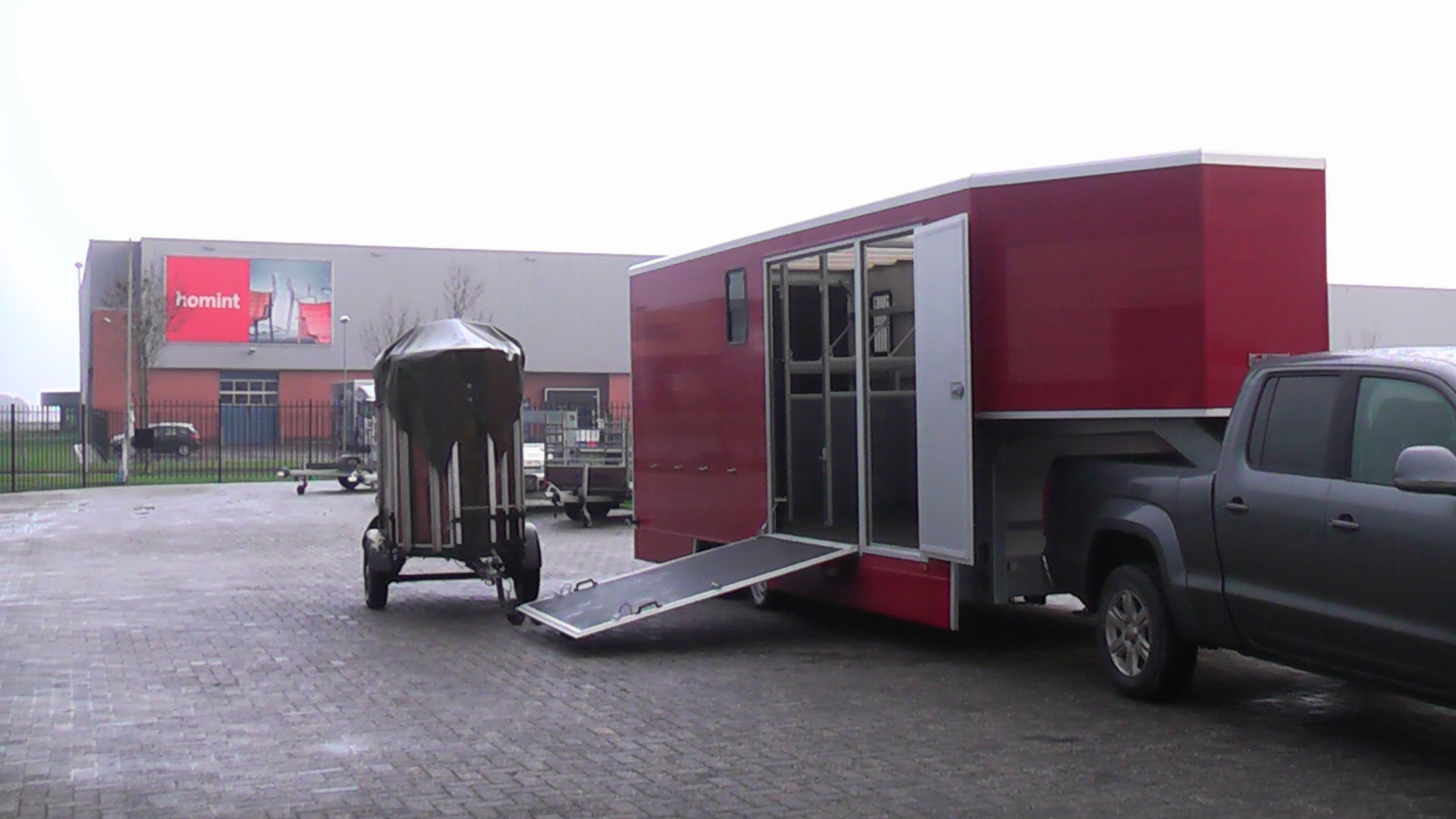 Fifthwheel horsetrailer with side flap - Fifth Wheel - EN