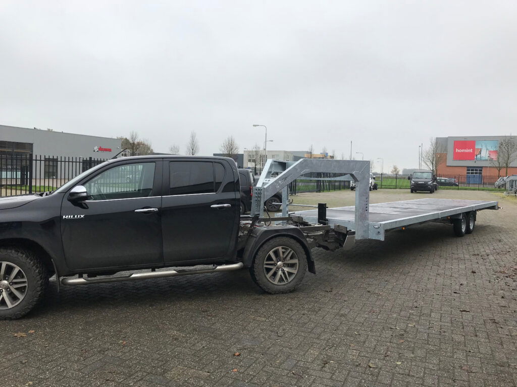 Toyota Hilux 4x4 - Fifth Wheel - EN