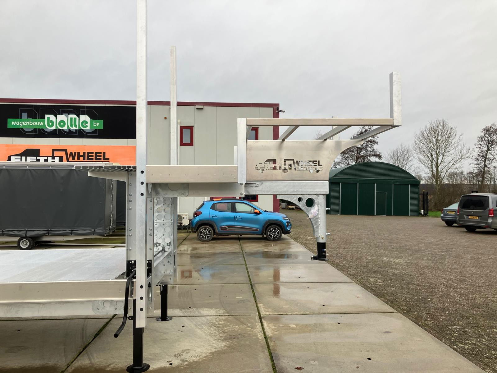 Custom-made lightweight aluminum chassis - Fifth Wheel - EN